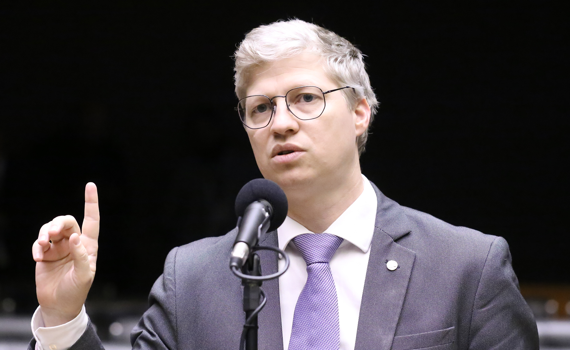 Presos proibidos de votar? Entenda a emenda do deputado Marcel van ...